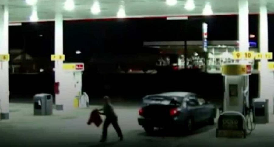 Mujer escapa del carro de su secuestrador: video Mujer escapa del carro de su secuestrador: video