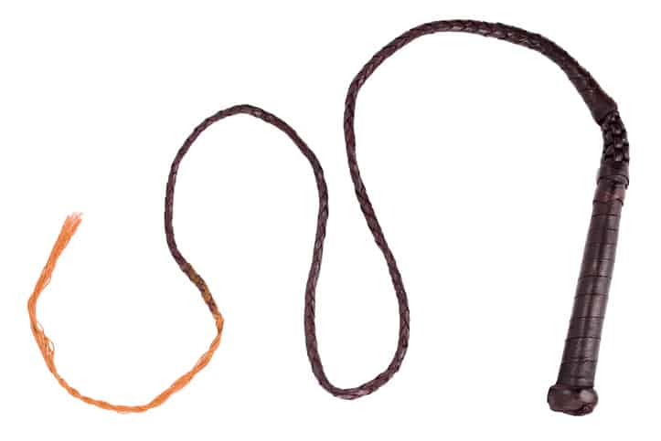 Campesina peruana dándole latigazos a su esposo por haberla cogido a ...