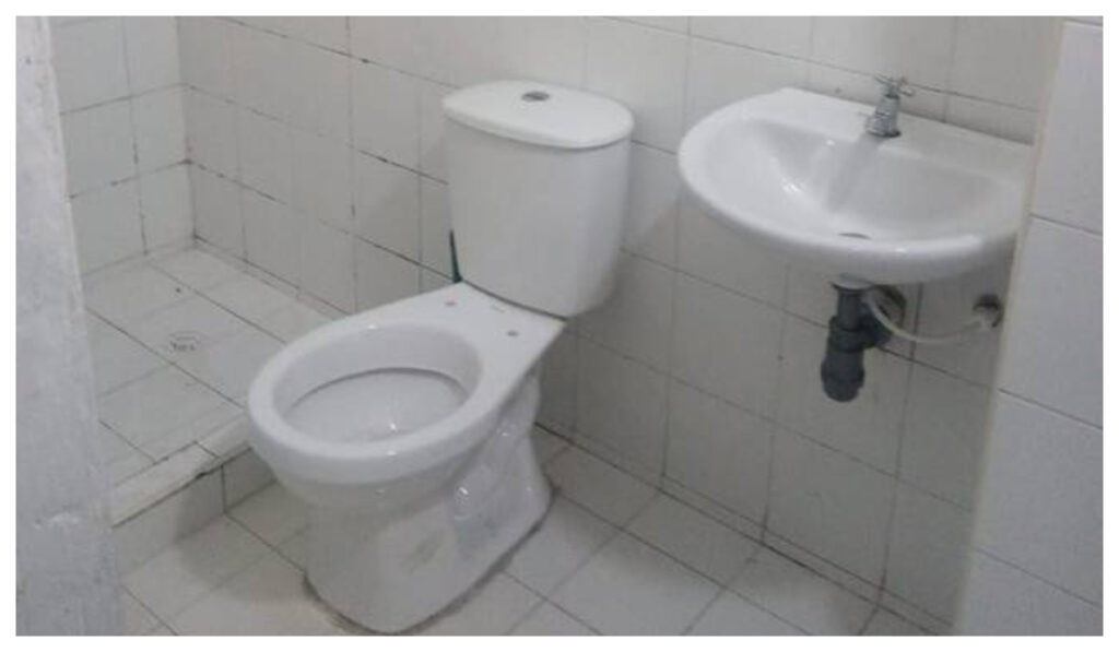 John Poulos: fotos de la celda en La Picota con baño privado y armario